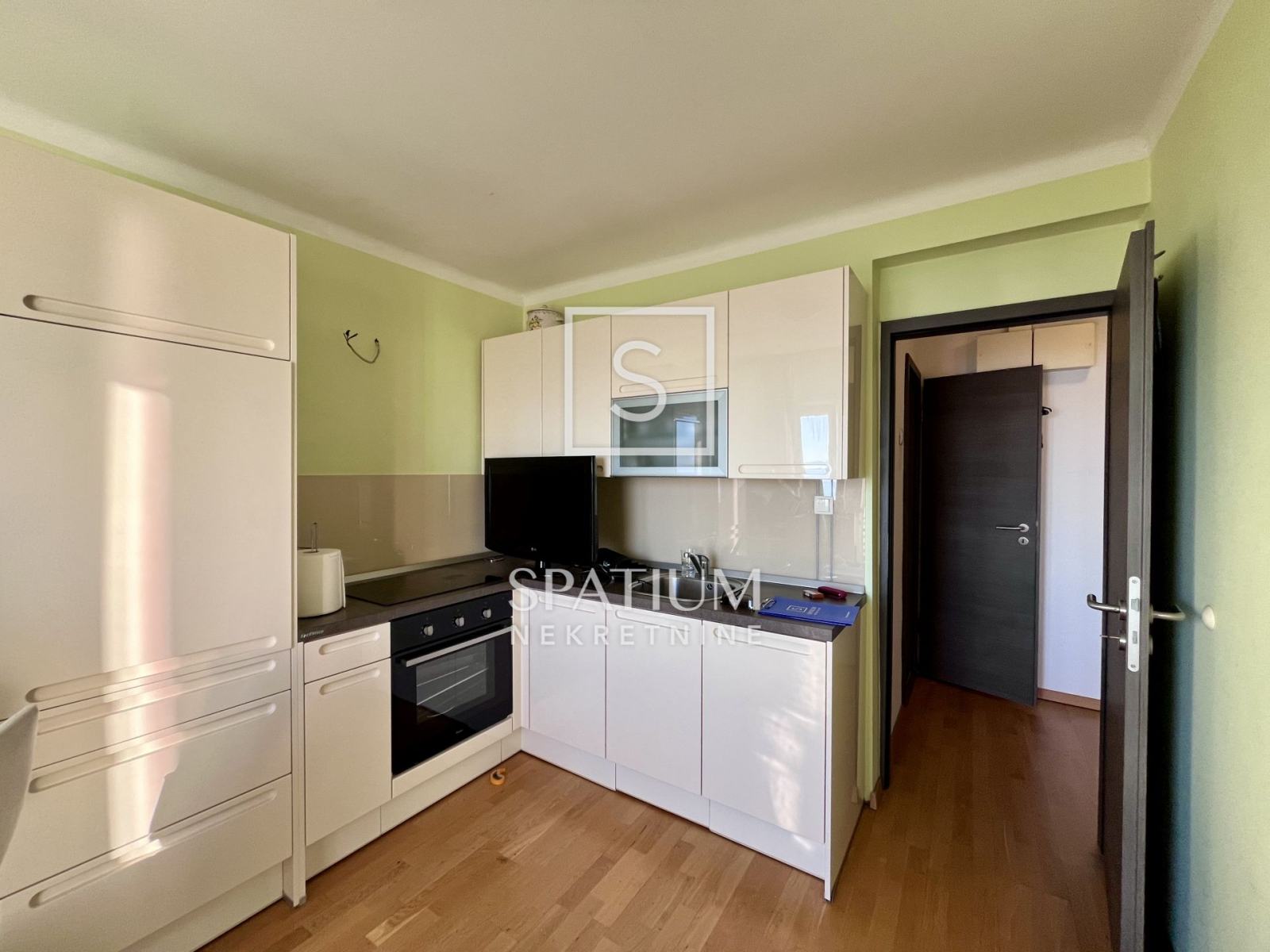 KRNJEVO, JEDNOSOBAN STAN S POGLEDOM NA MORE (prodaja)