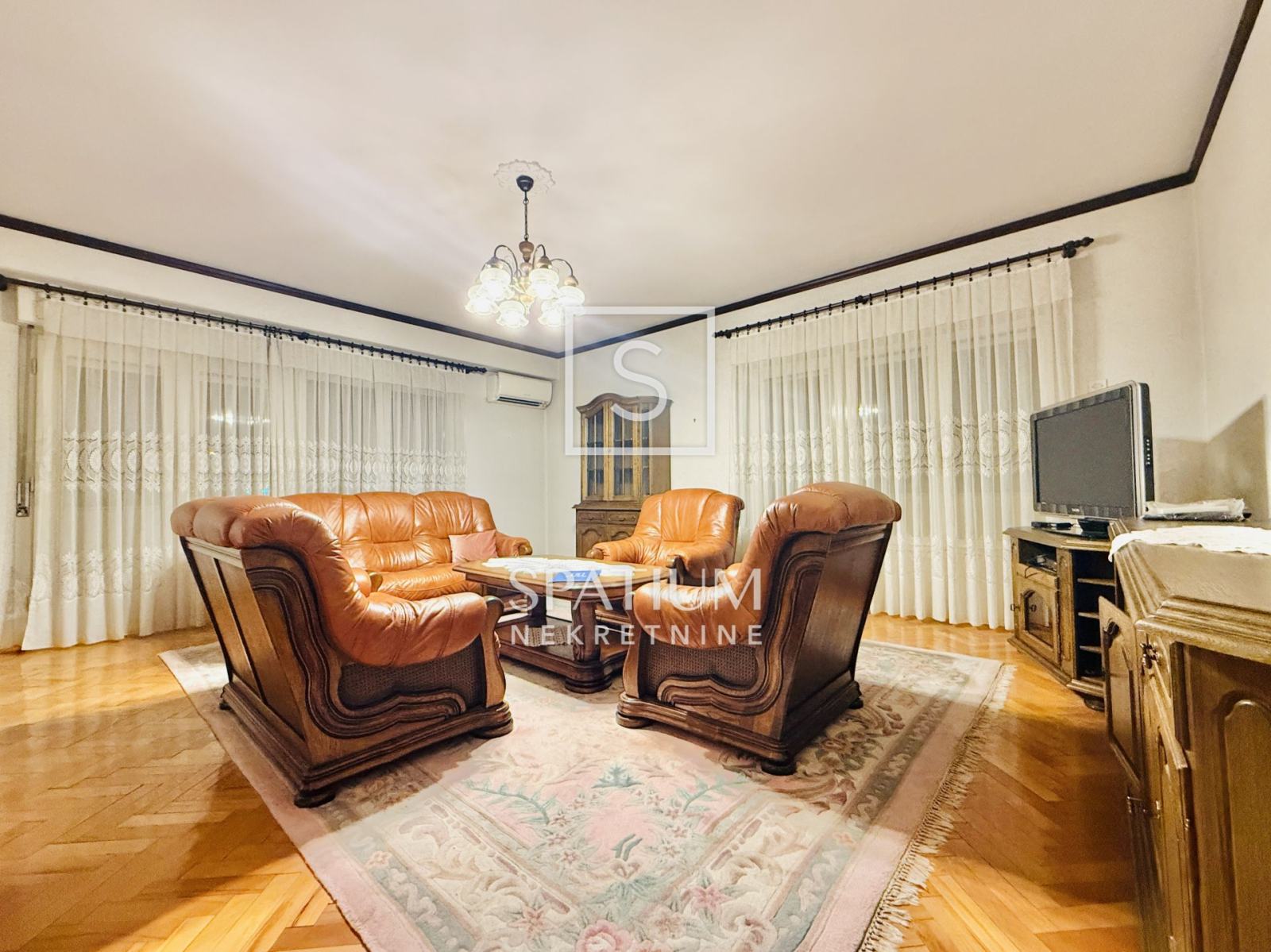 KRNJEVO, OBITELJSKI STAN S TRI LOĐE (prodaja)