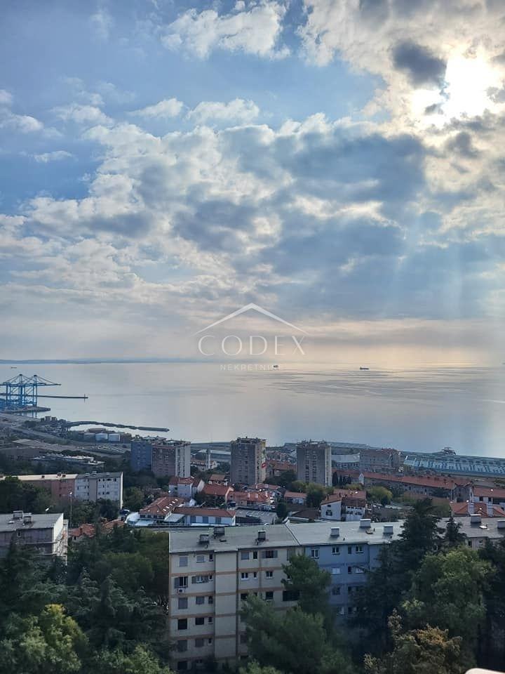 Krnjevo - prodaja stana s panoramskim pogledom (prodaja)