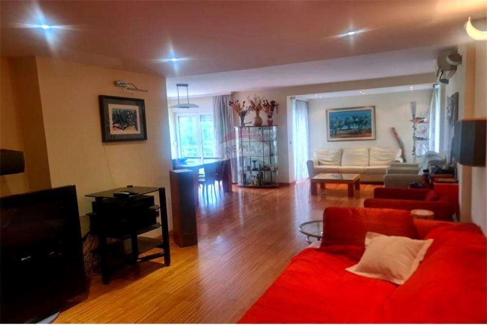 Kruge, 5-sobni stan 150 m2 na 2. katu + garaža (prodaja)