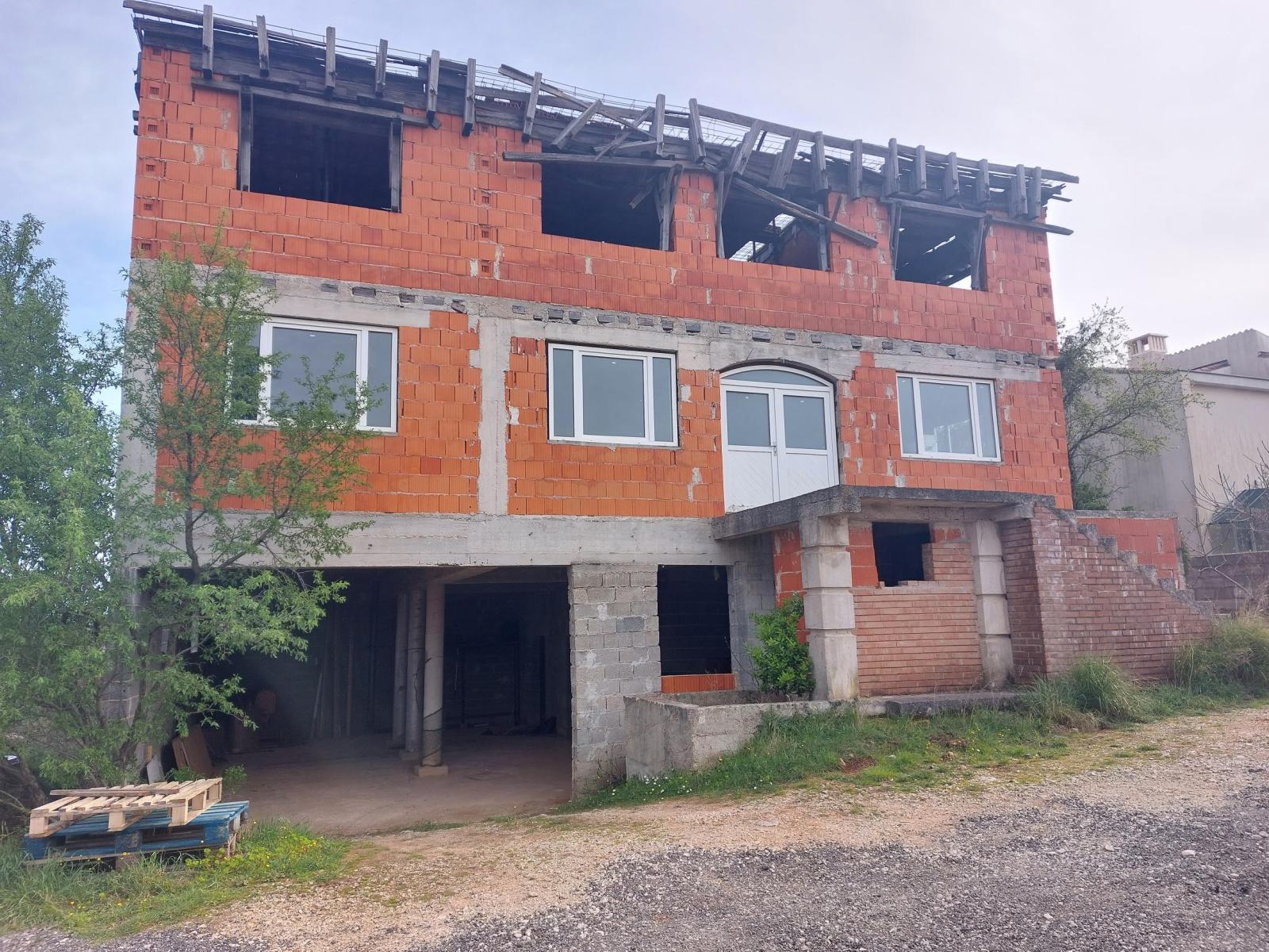 Kuća: Banjole, 834.00 m2 (JAVNA DRAŽBA) (prodaja)