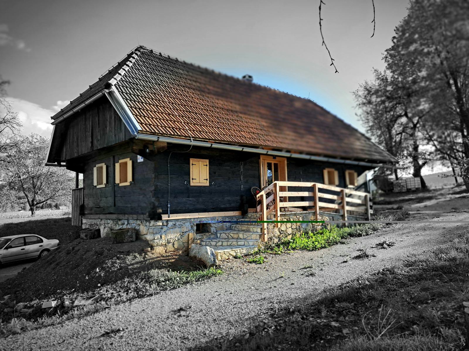 2 kuće: Josipdol, 179,80 m2 + cca 2 ha poljoprivrednog zemljišta (prodaja)