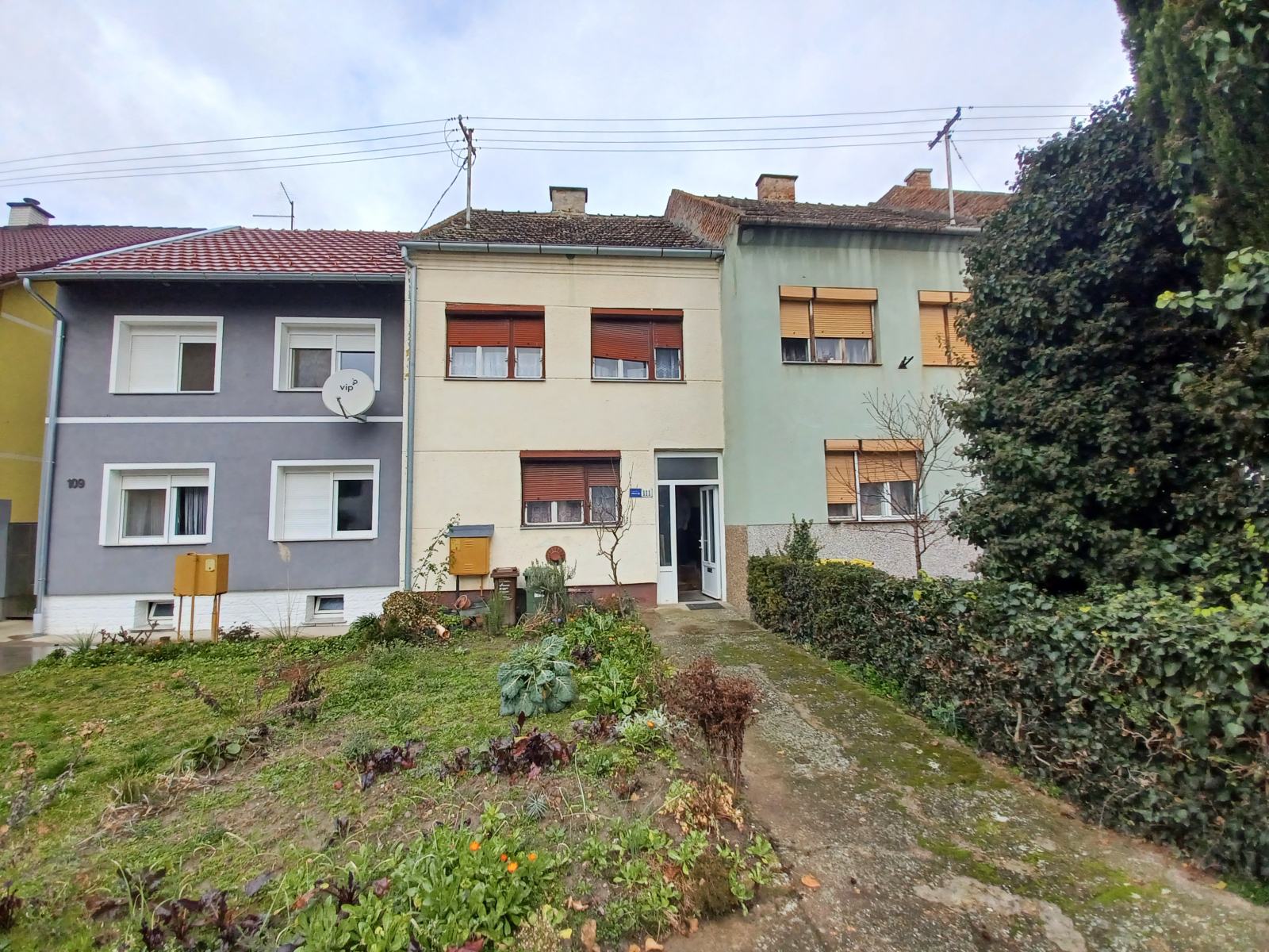 KUĆA KATNICA ZA ADAPTACIJU - MOSTARSKA UL. (prodaja)