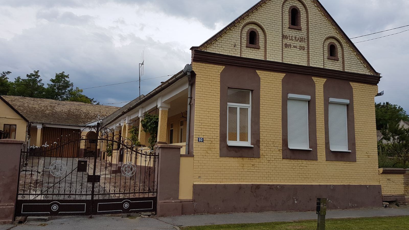 Kuća: Kneževi Vinogradi, prizemnica, 110.00 m2, centar (prodaja)