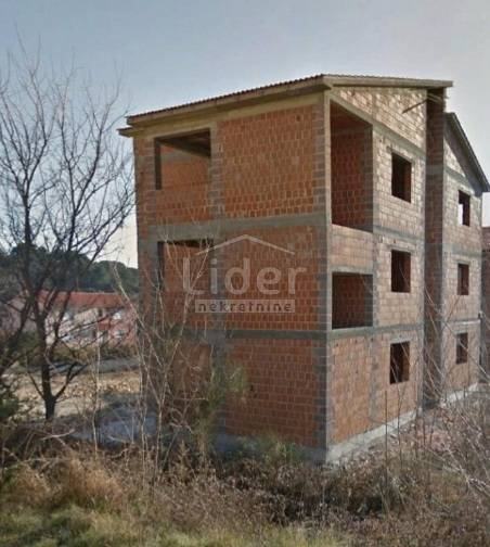 Kuća u Palitu sa 6 stanova, roh bau (prodaja)