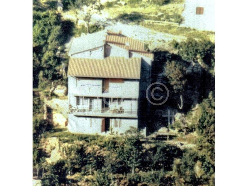 NOVIGRAD-ZD! 60 000 EUR za 320m2 KUĆE i 1100m2 ZEMLJIŠTA!!! (prodaja)