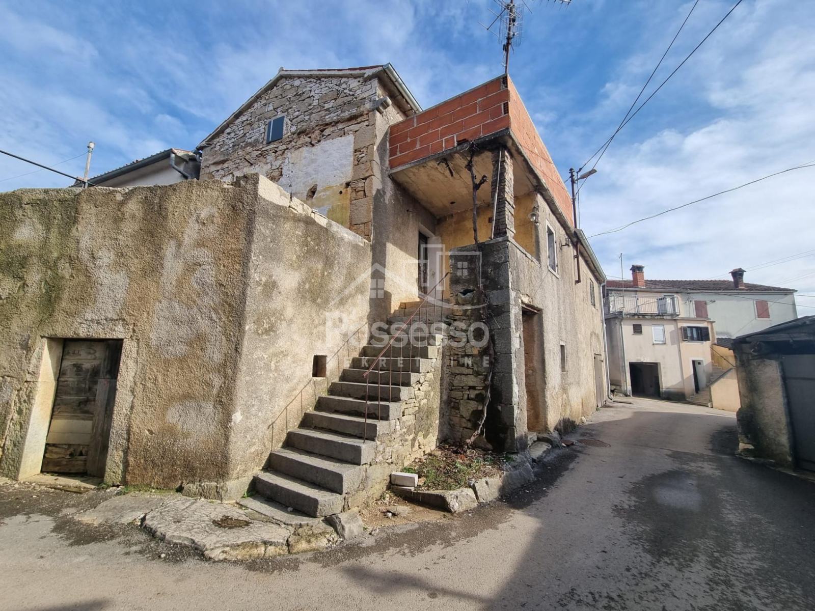Kuća Prodaja Stari Pazin 200 m2 (prodaja)