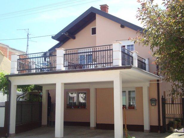 Kuća: Slavonski Brod, katnica 320 m2(2 stana) (prodaja)