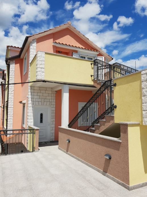 Kuća: Solin, 300.00 m2 (prodaja)