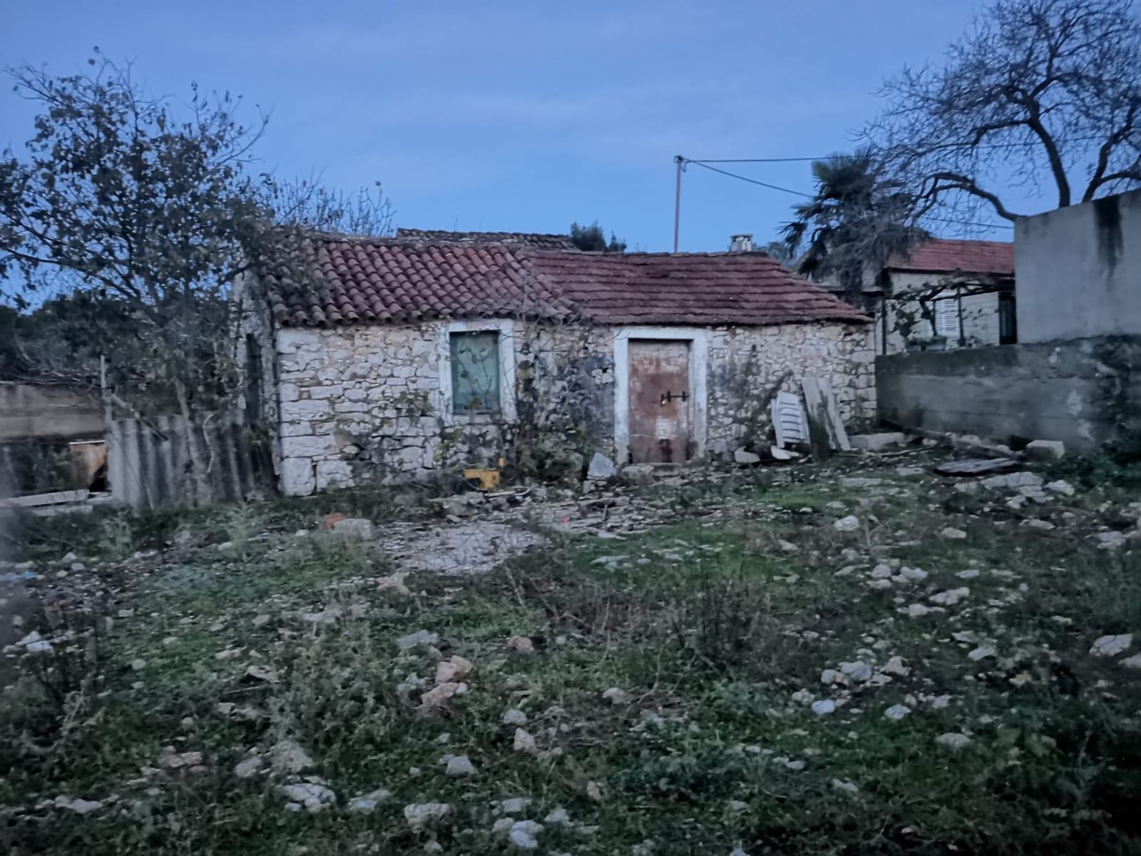 Kuća: Sukošan, stara kamena prizemnica, 32 m2 (prodaja)