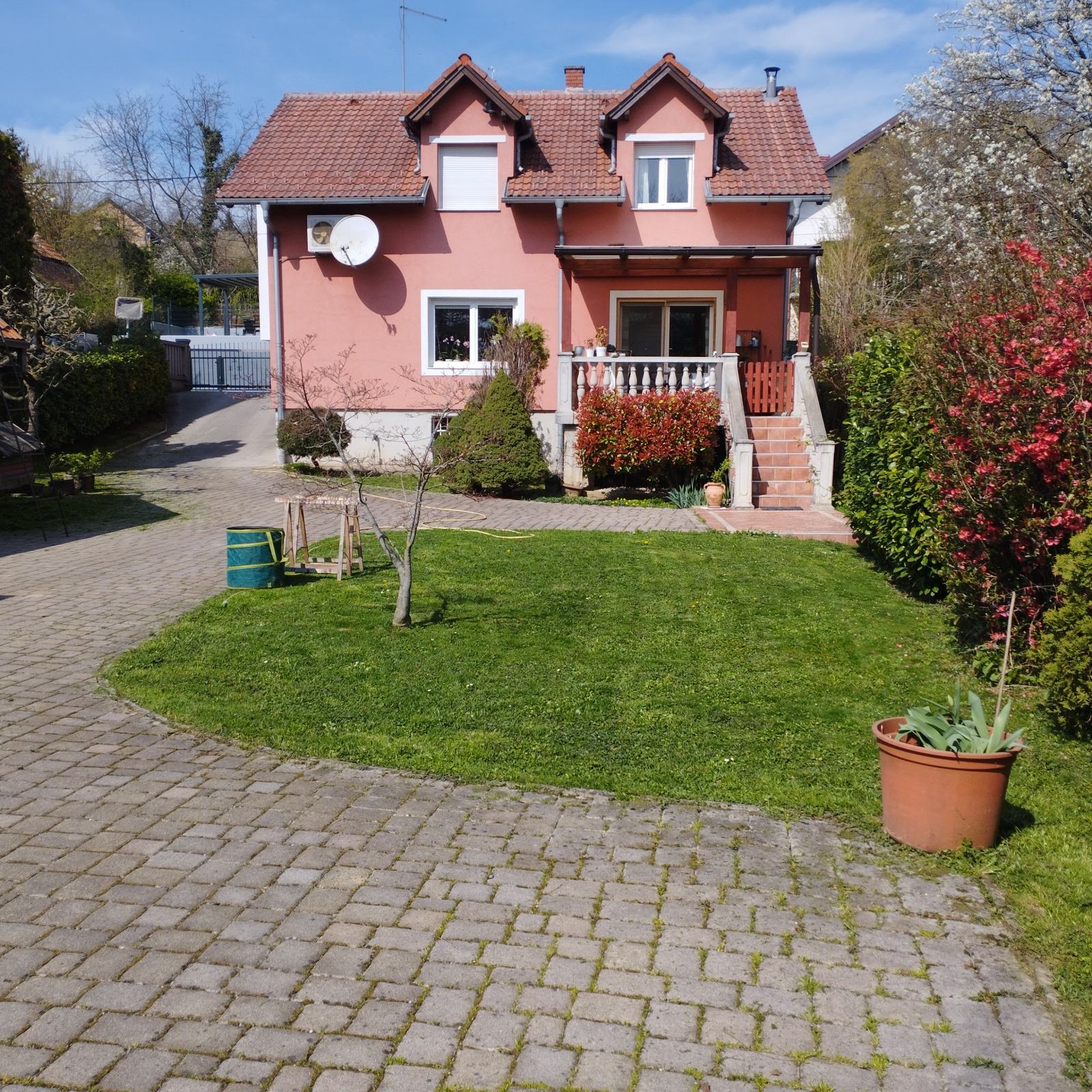 Kuća: Zagreb (Gajnice), 170.00 m2 (prodaja)