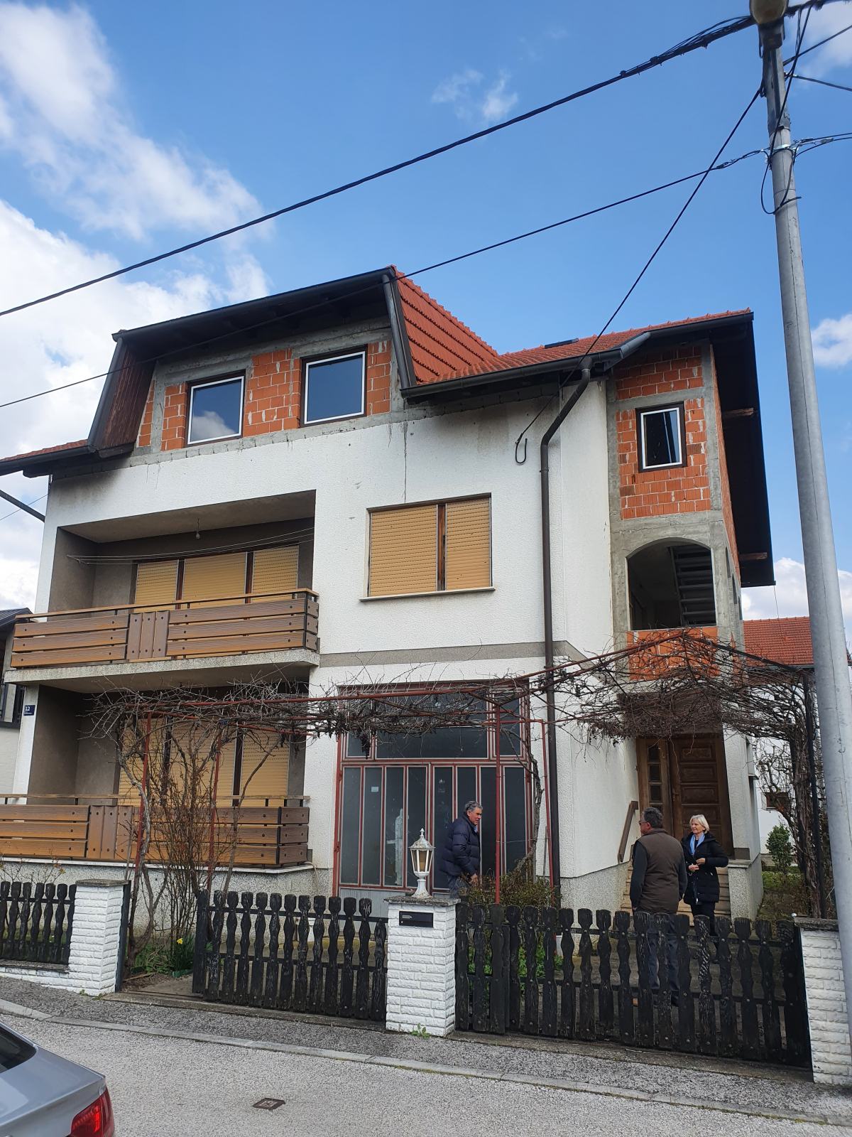 Kuća: Zagreb (Ivanja Reka), 300.00 m2 (prodaja)