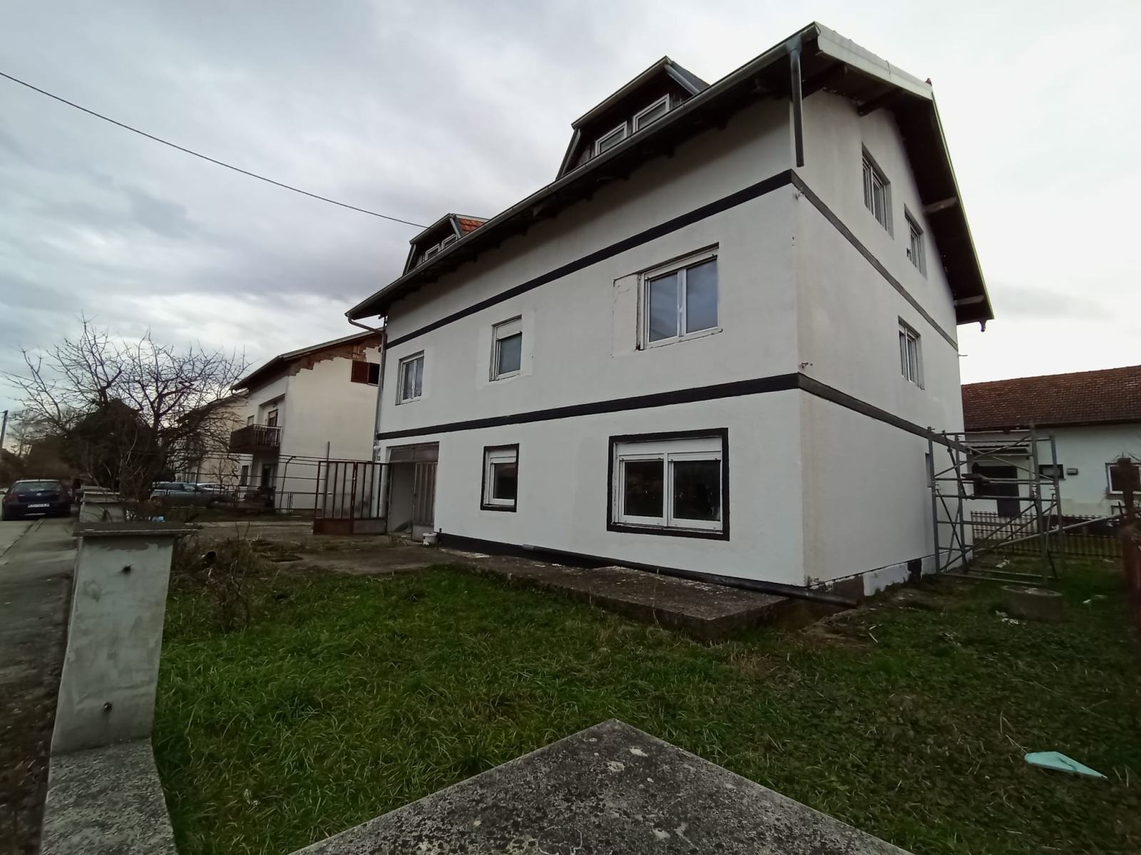 Kuća: Zagreb (Ivanja Reka), 300.00 m2 (prodaja)