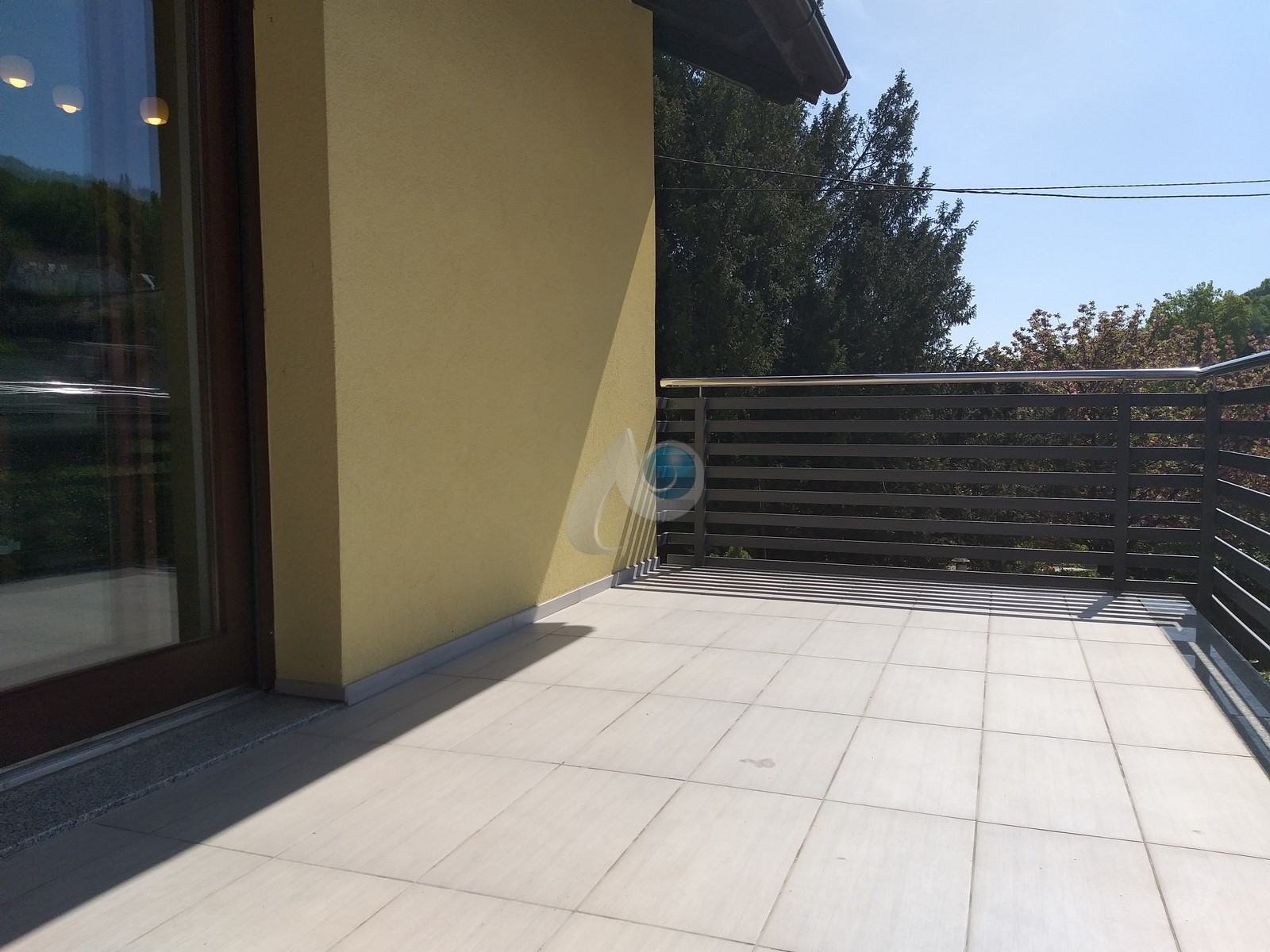 Kuća: Zagreb (Mlinovi), Mlinovi, višekatnica, 180.00 m2 (iznajmljivanje)