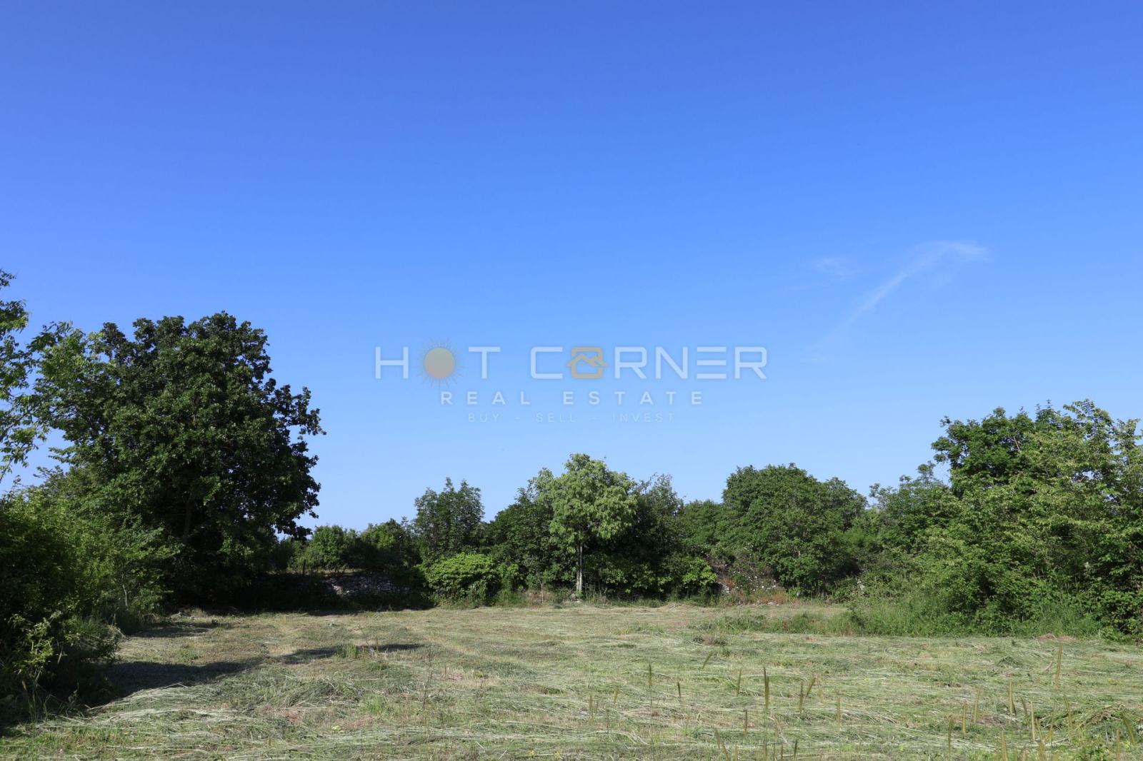 Kuftići, 960m2 građevinskog zemljišta uz cestu