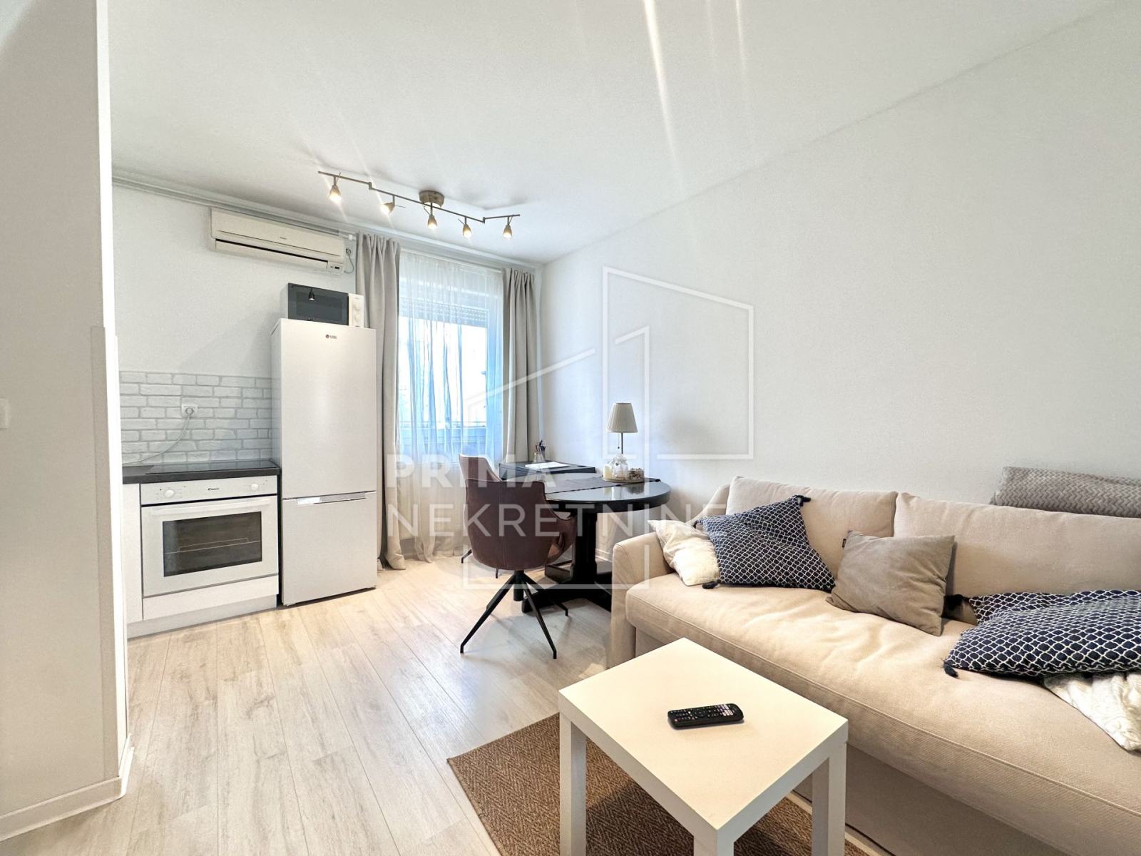 Kvaternikov trg, garsonijera 24 m2 (prodaja)