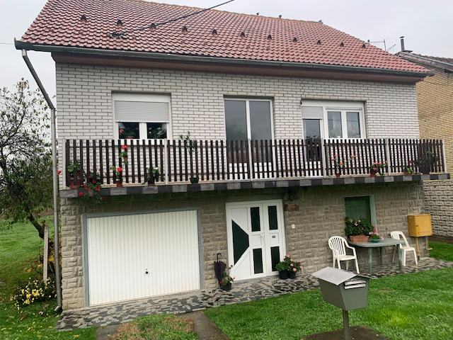 PRILIKA!!! LASLOVO ODMAH USELJIVA PETEROSOBNA KUĆA (prodaja)