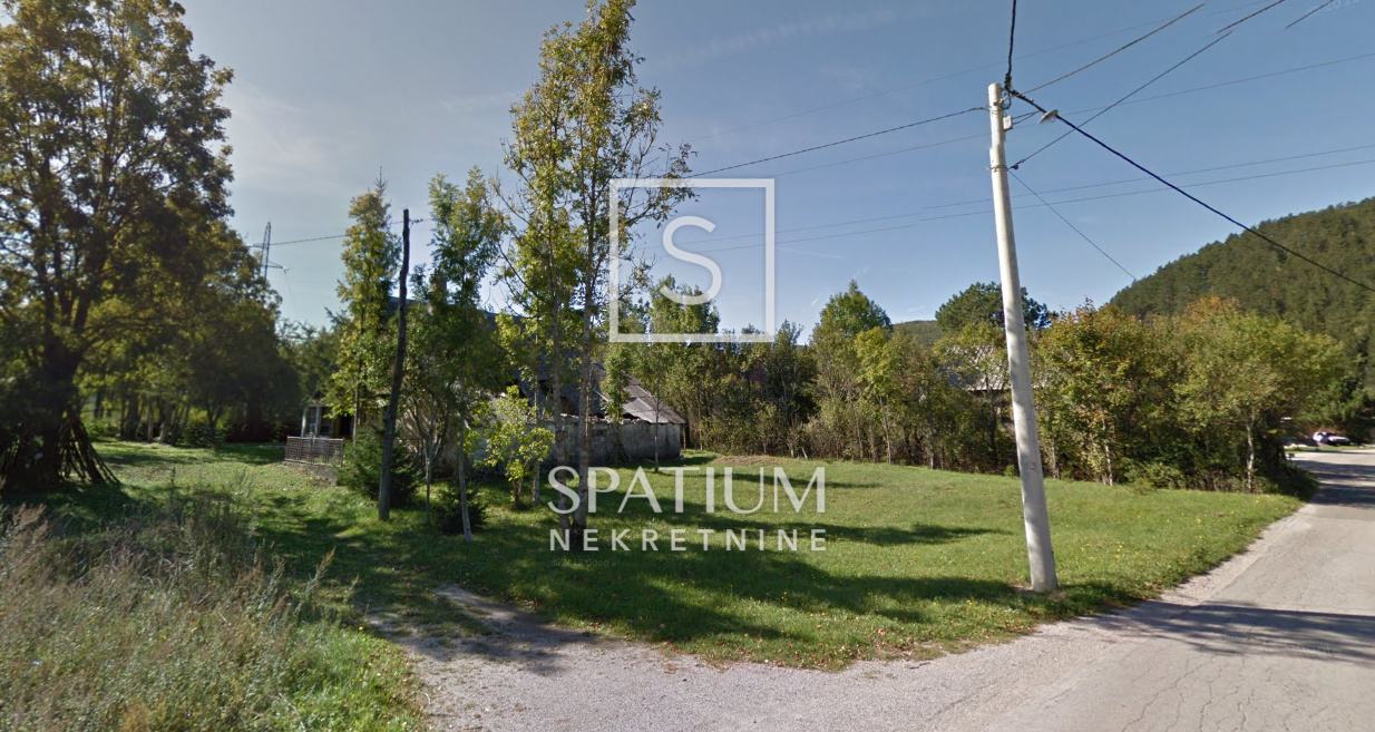 LIČ, GRAĐEVINSKI TEREN 2594m2 S RUŠEVINOM