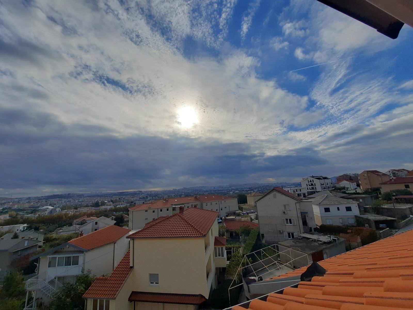 Lijep dvosoban stan s panoramskim pogledom - Solin (iznajmljivanje)