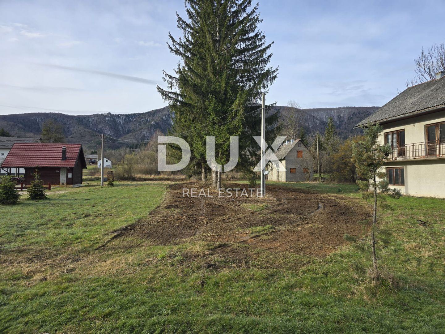 LIKA, KORENICA - Građevinsko zemljište s projektom