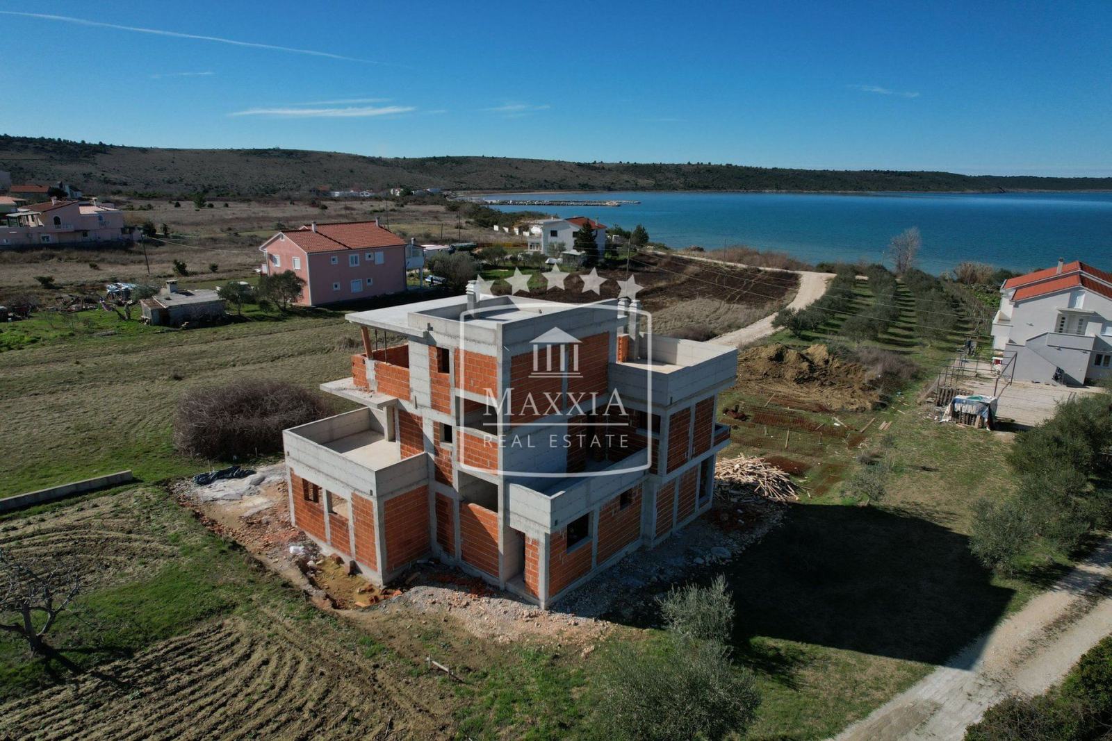 Ljubač – Luksuzna vila s bazenom na zemljištu od 652 m2 + dodatni susj ...