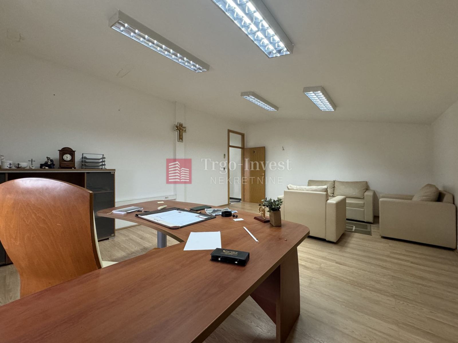 LUČKA ULICA poslovni prostor, 516 m², ZAKUP (iznajmljivanje)