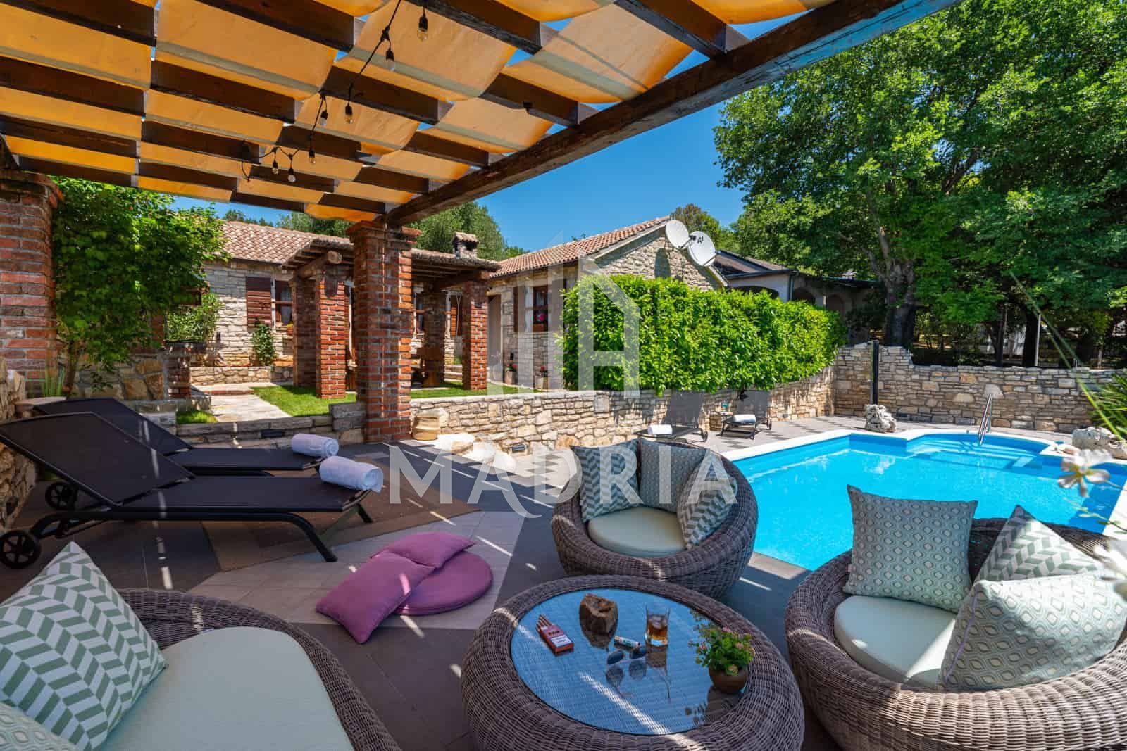 Luksuzna apartmanska vila, bazen, mediteranski stil (prodaja)