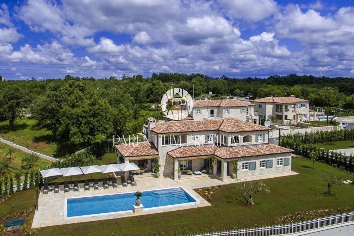 Luksuzna kamena vila sa bazenom i sportskom zonom (prodaja)