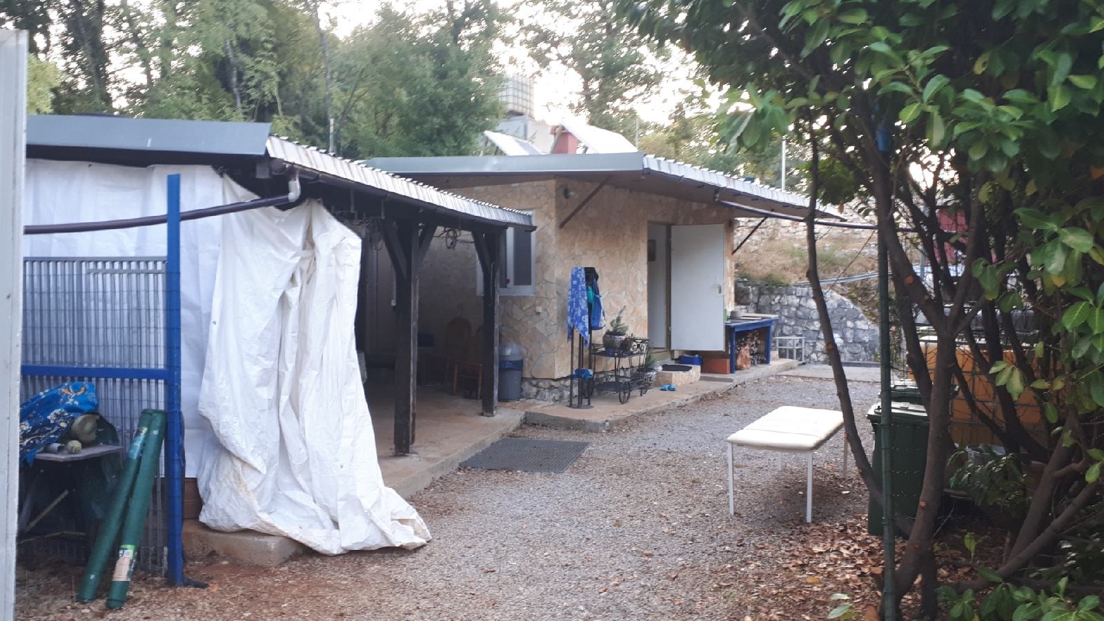 Mala kuca sa okucnlcom (prodaja)