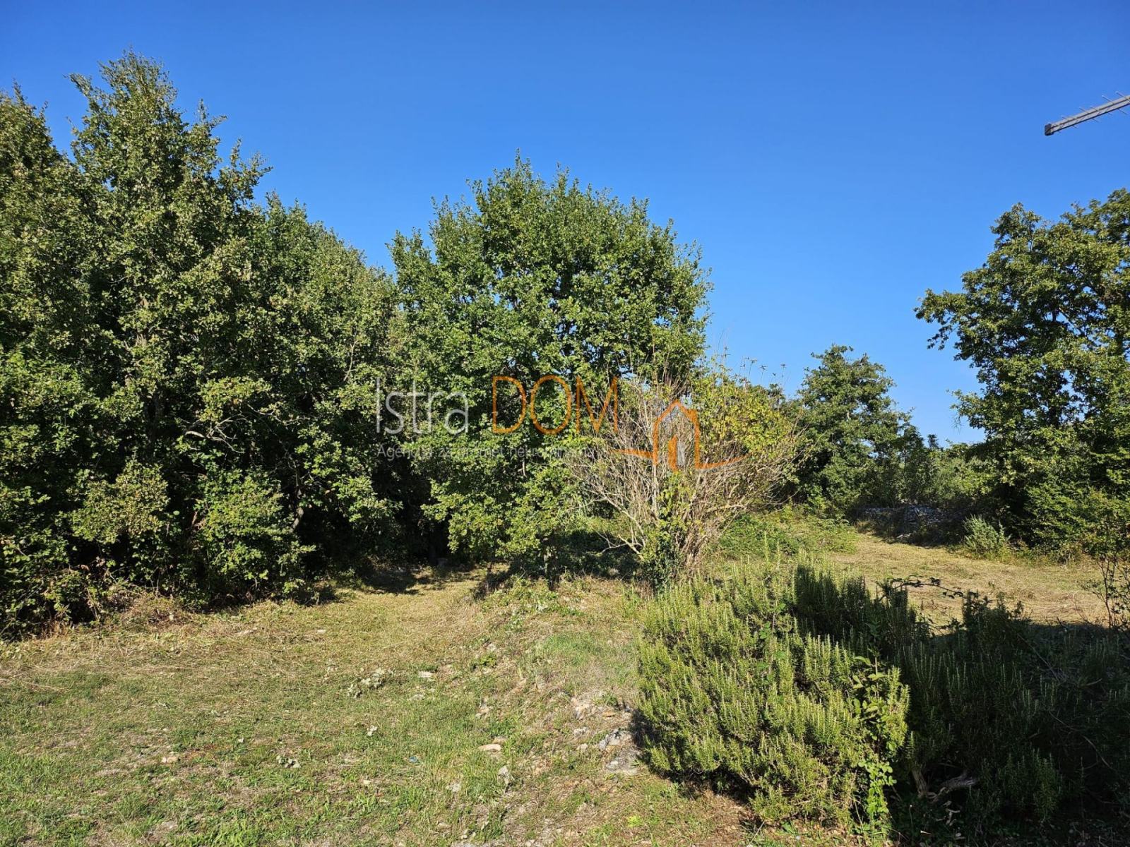 *Mali Vareški, građevinsko zemljište 915m2*