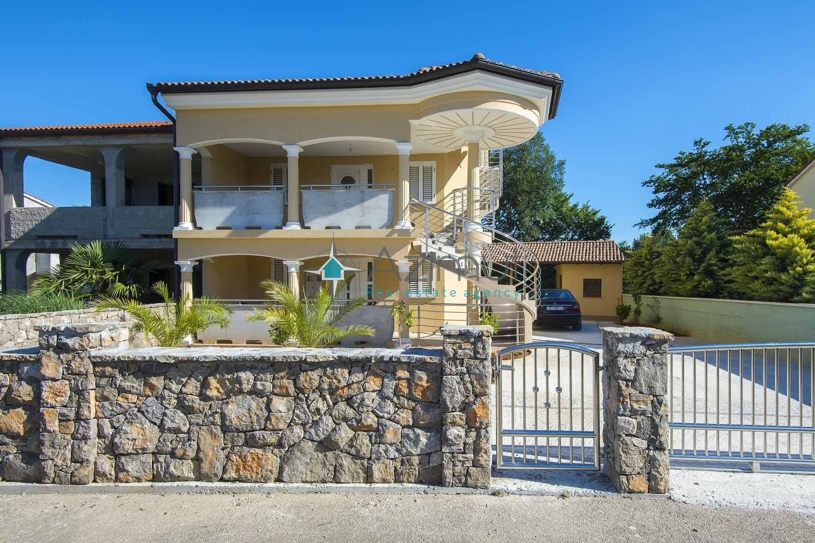 Malinska, novoizgrađena dvojna kuća (prodaja)