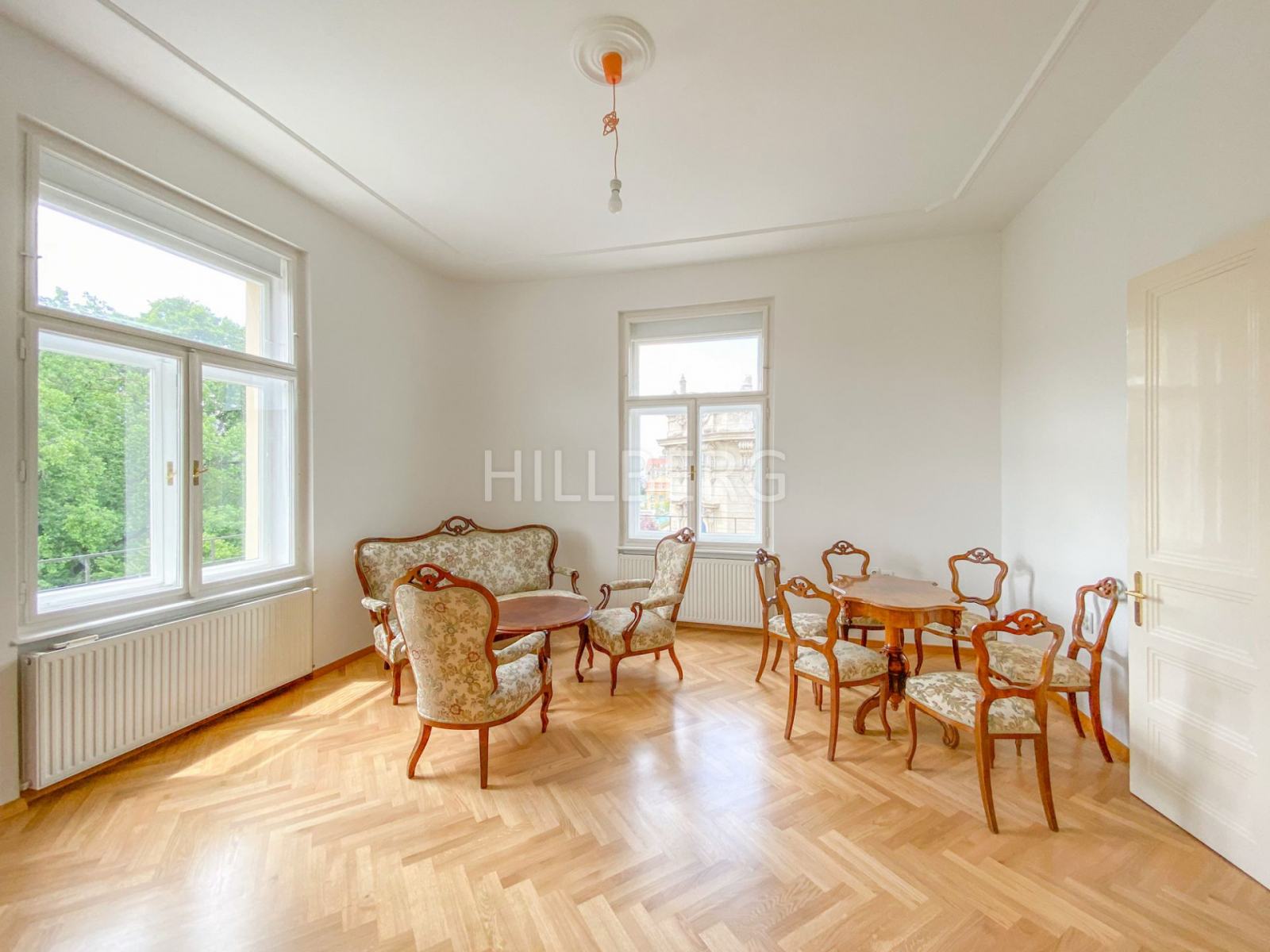 DRAGULJ ART DECOA - PREKRASAN STAN U S POGLEDOM NA BOTANIČKI VRT (prodaja)