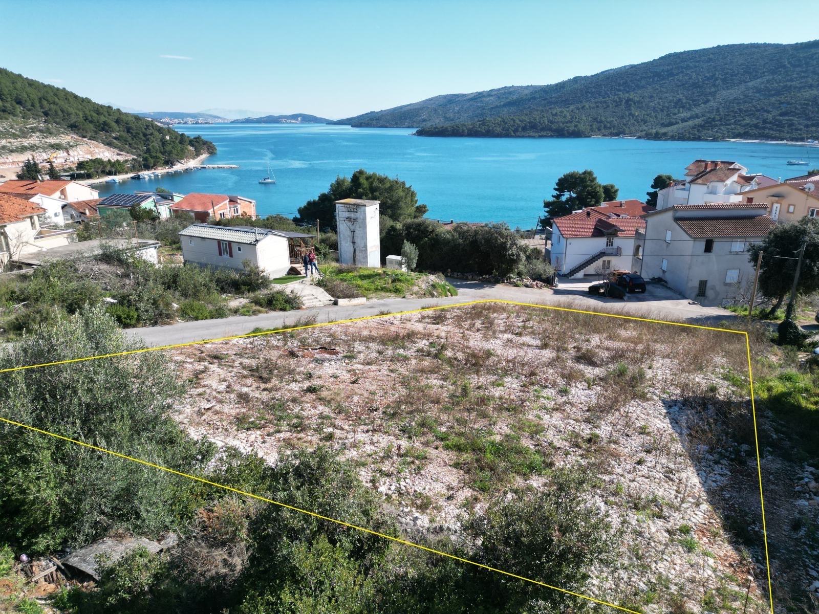 Marina, Atraktivno građ. zem, prav. građ. dozv. vila 5 stanova,bazen!