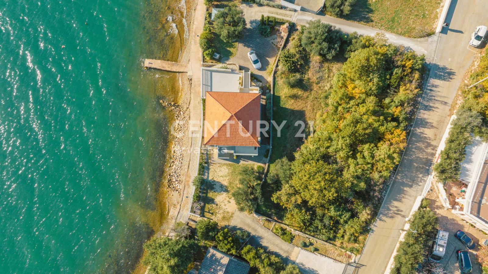 Maslenica, građ.zemljište 11o1 m2, 2 red od mora, pogled na more!