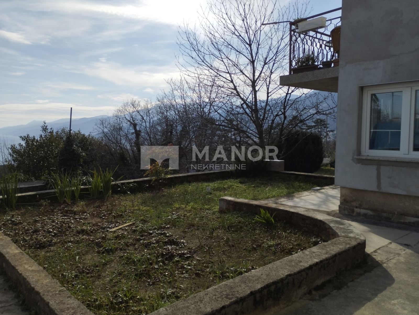 MATULJI - 4S+DB stan/etaža kuće s okućnicom (prodaja)