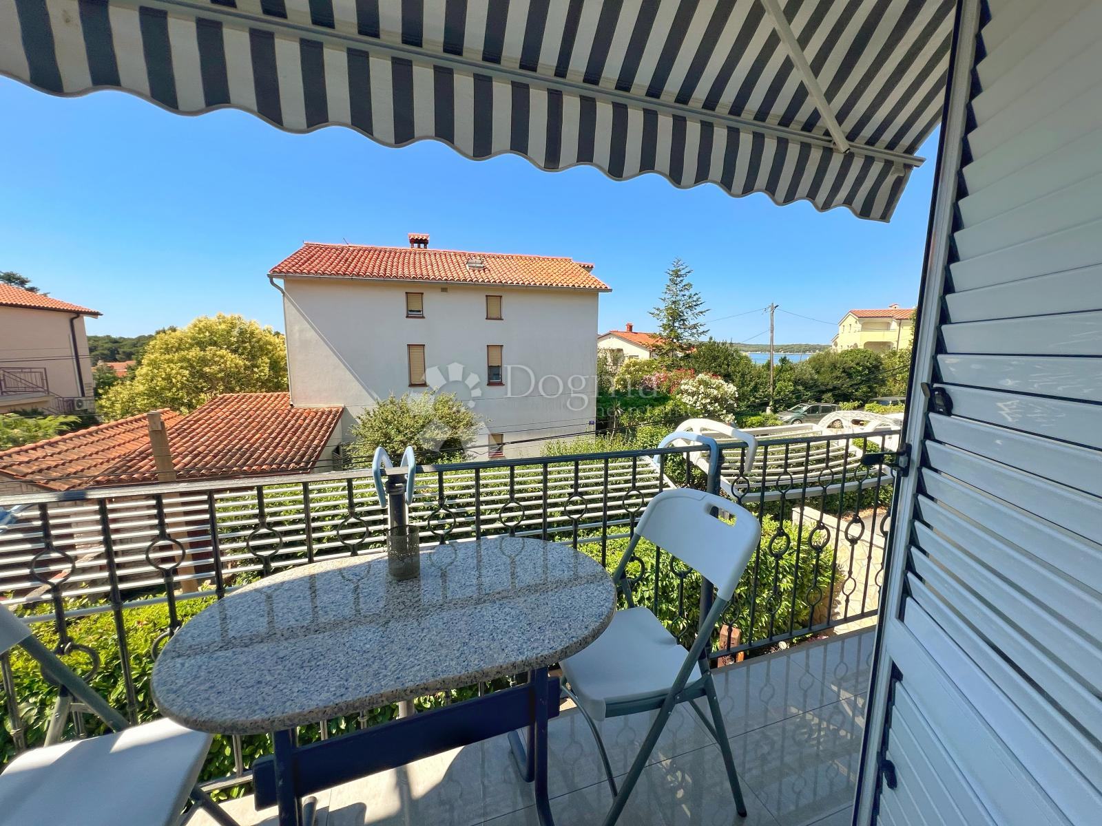 Medulin, stan sa pogledom na more i bazenom (prodaja)