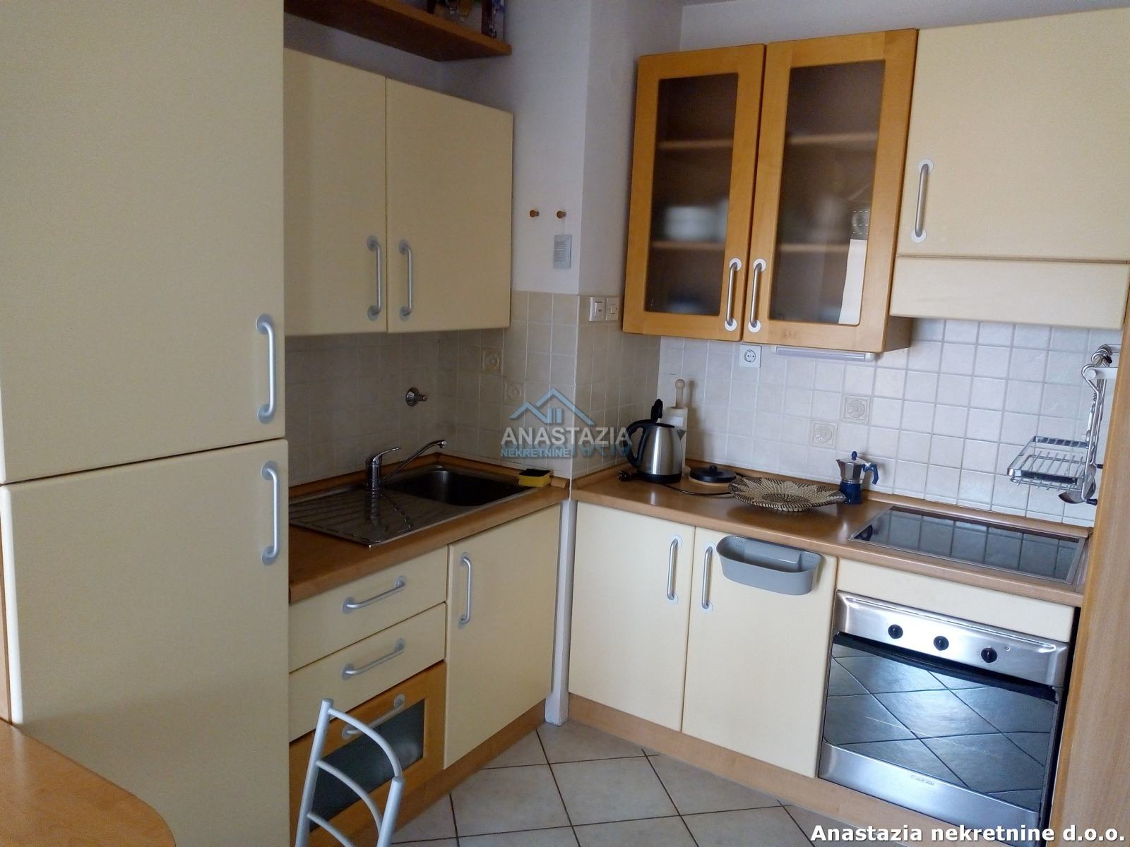 MERTOJAK 40m2 JEDNOSOBAN RENOVIRAN STAN U ZGRADI IZNAJMLJUJEMO ...