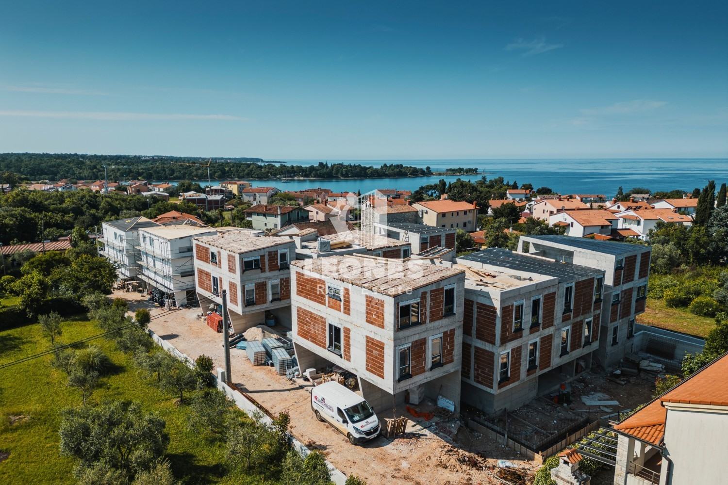 Moderan stan na drugom katu s pogledom na more u Lovrečici (prodaja)