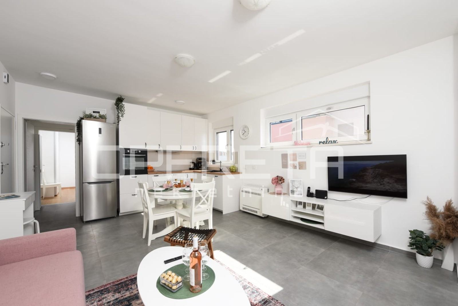 Moderan stan na izvrsnoj lokaciji – 2 parkirna mjesta (prodaja)