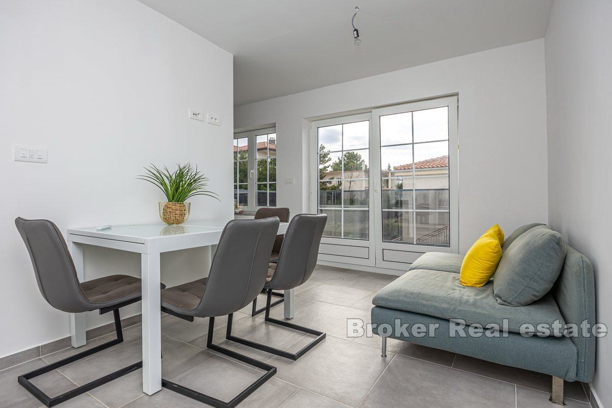 Moderan stan u novogradnji s pogledom na more (prodaja)