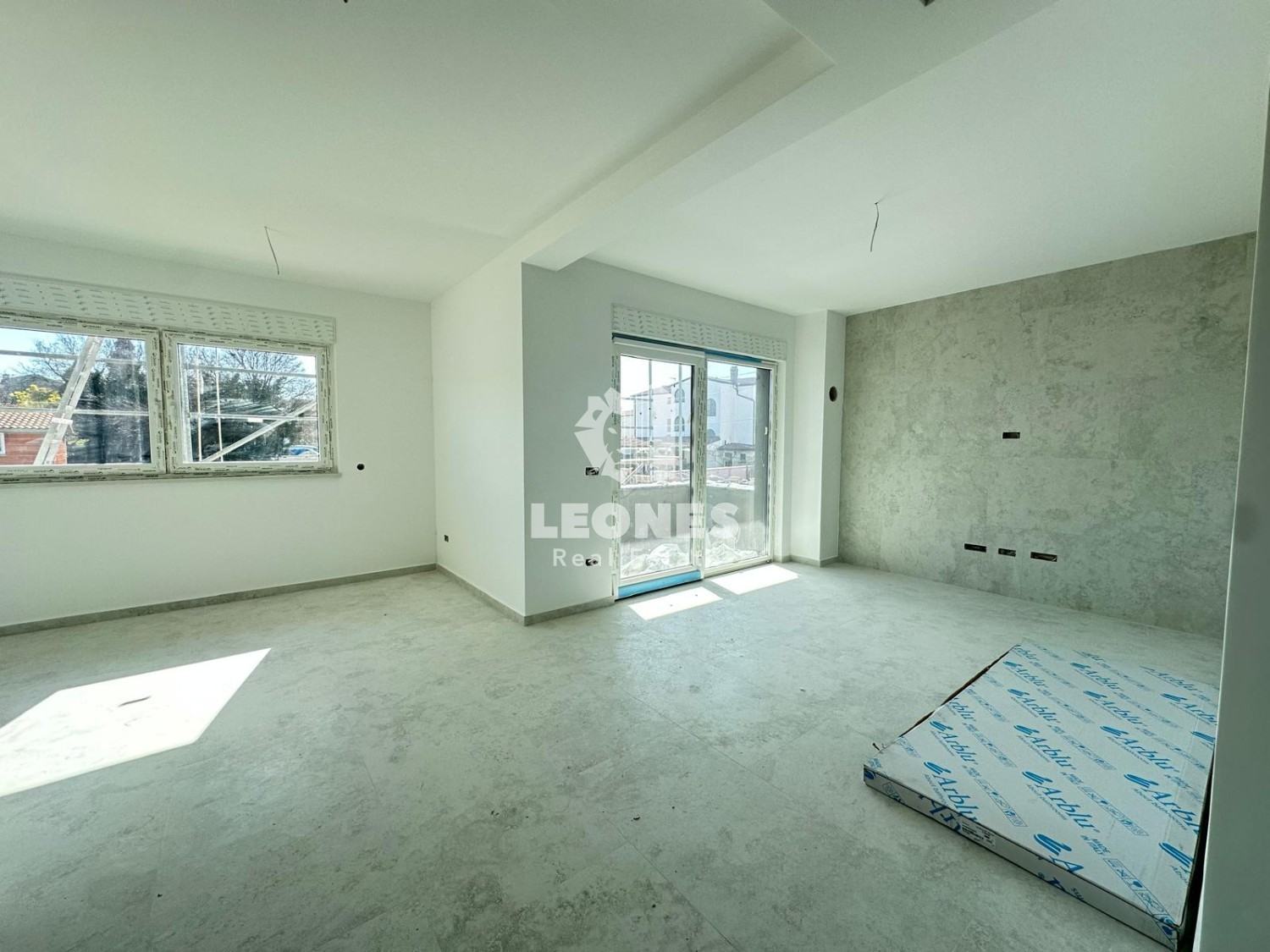 Moderan stan na prvom katu u novogradnji s dizalom u Taru (prodaja)