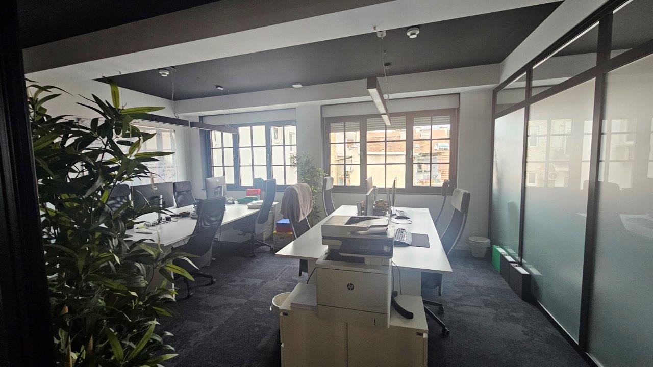 Moderan ured 250 m2 u poslovnoj zgradi (iznajmljivanje)