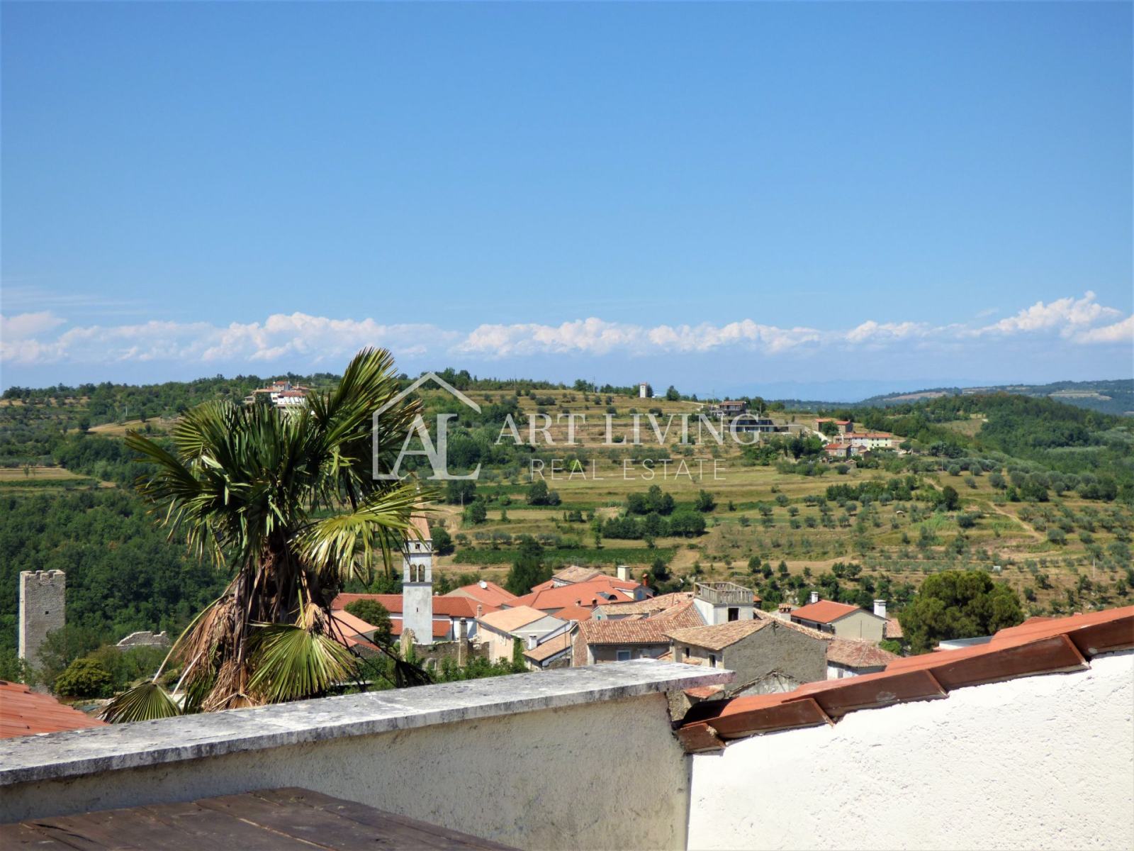 Momjan, autohtona kuća s predivnim pogledom na more (prodaja)