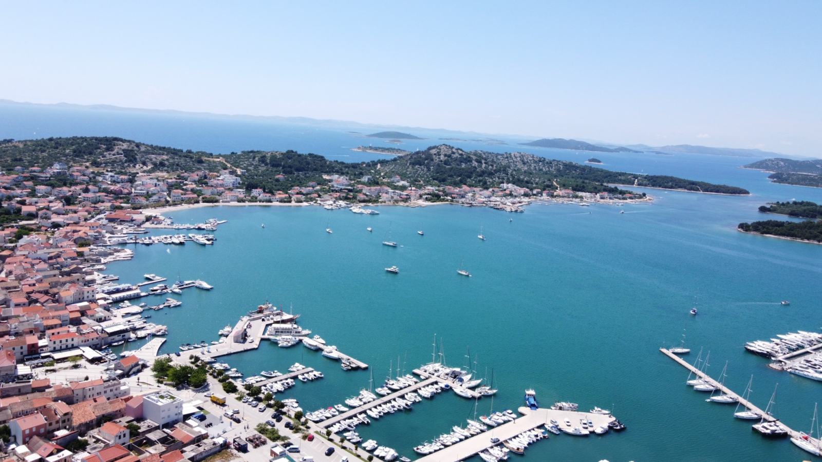 Prilika u Murteru: Restoran na plaži s uhodanim poslovanjem (prodaja)