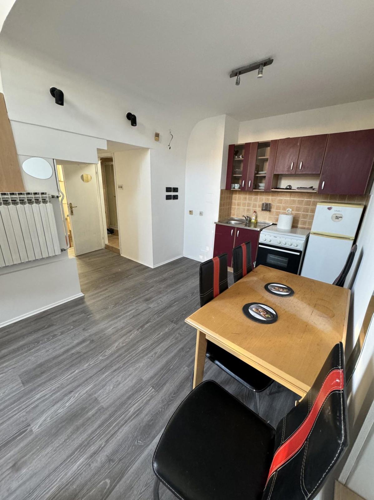 Najam strani radnici: Zagreb-Vrapče, stan 70m2 u prizemlju zgrade (iznajmljivanje)