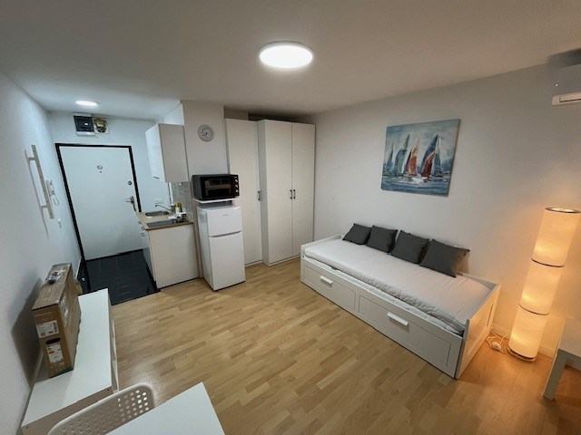 NAJAM UTRINE GARSONJERA NOVOADAPTIRANA PRVI NAJAM 460 € (iznajmljivanje)