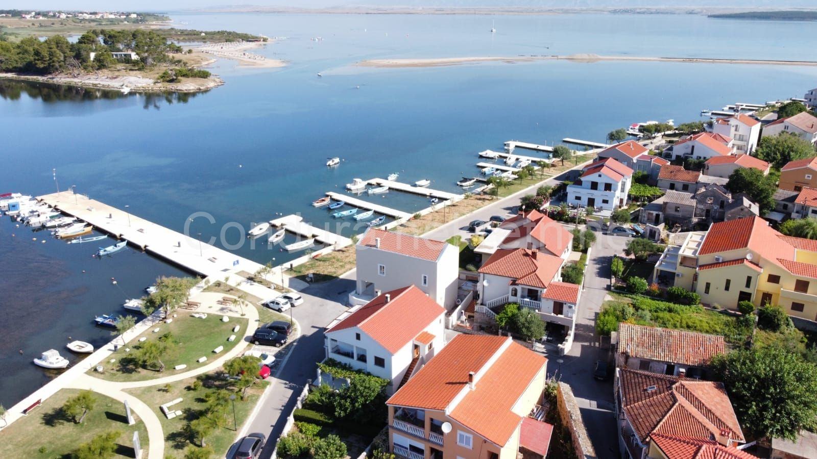 Nin centar - kuća za odmor u prvom redu do mora (prodaja)