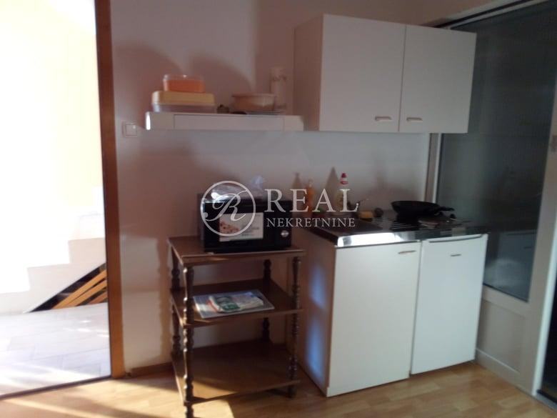 Najam garsonijere, 22 m2, Podmurvice (iznajmljivanje)