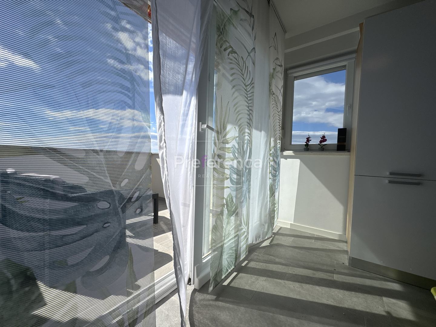 Novalja - dvosobni stan s pogledom (prodaja)