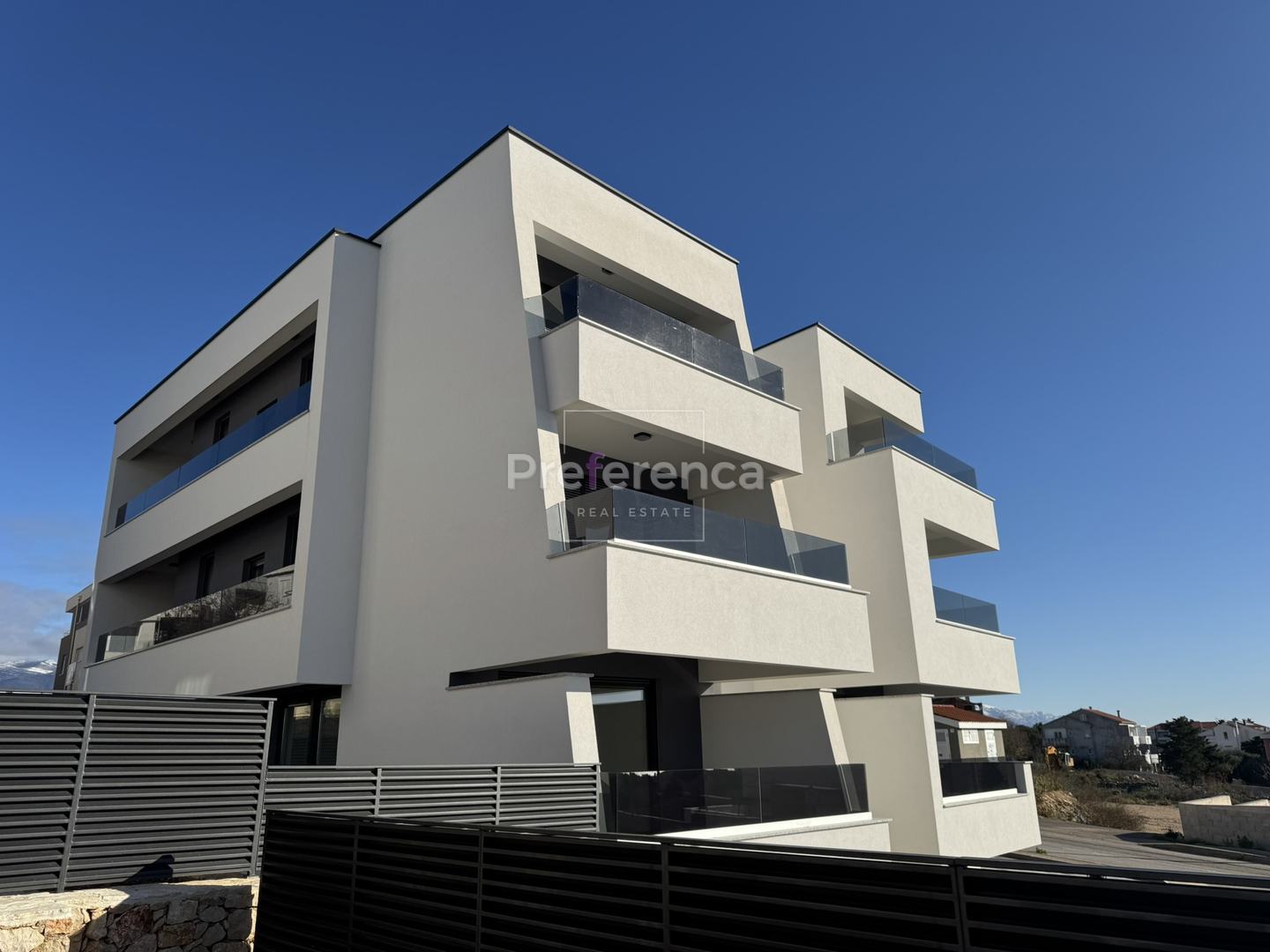 Novalja - jednosoban stan na drugom katu (prodaja)